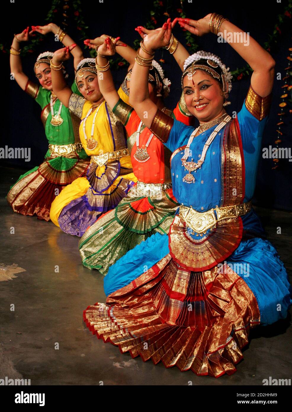 Classical dancers bharatanatyam hi-res stock photography and images - Alamy