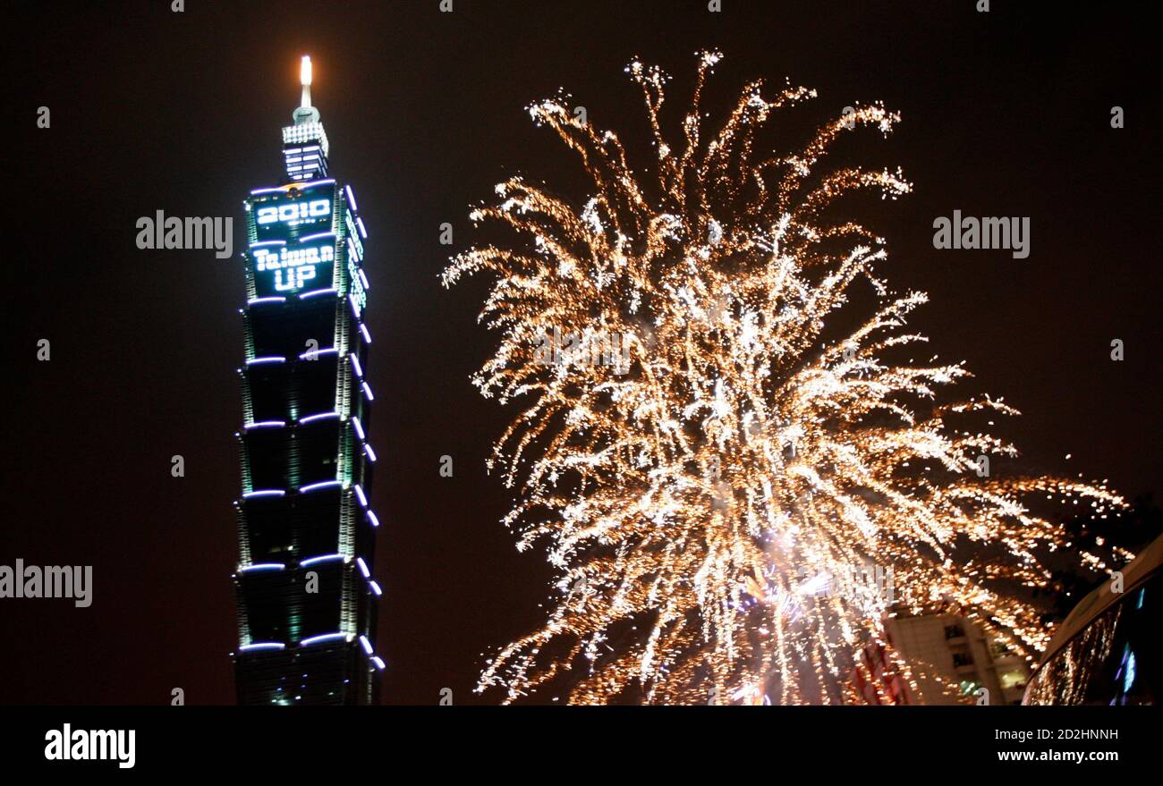 Taipei 101 fireworks hi-res stock photography and images - Alamy