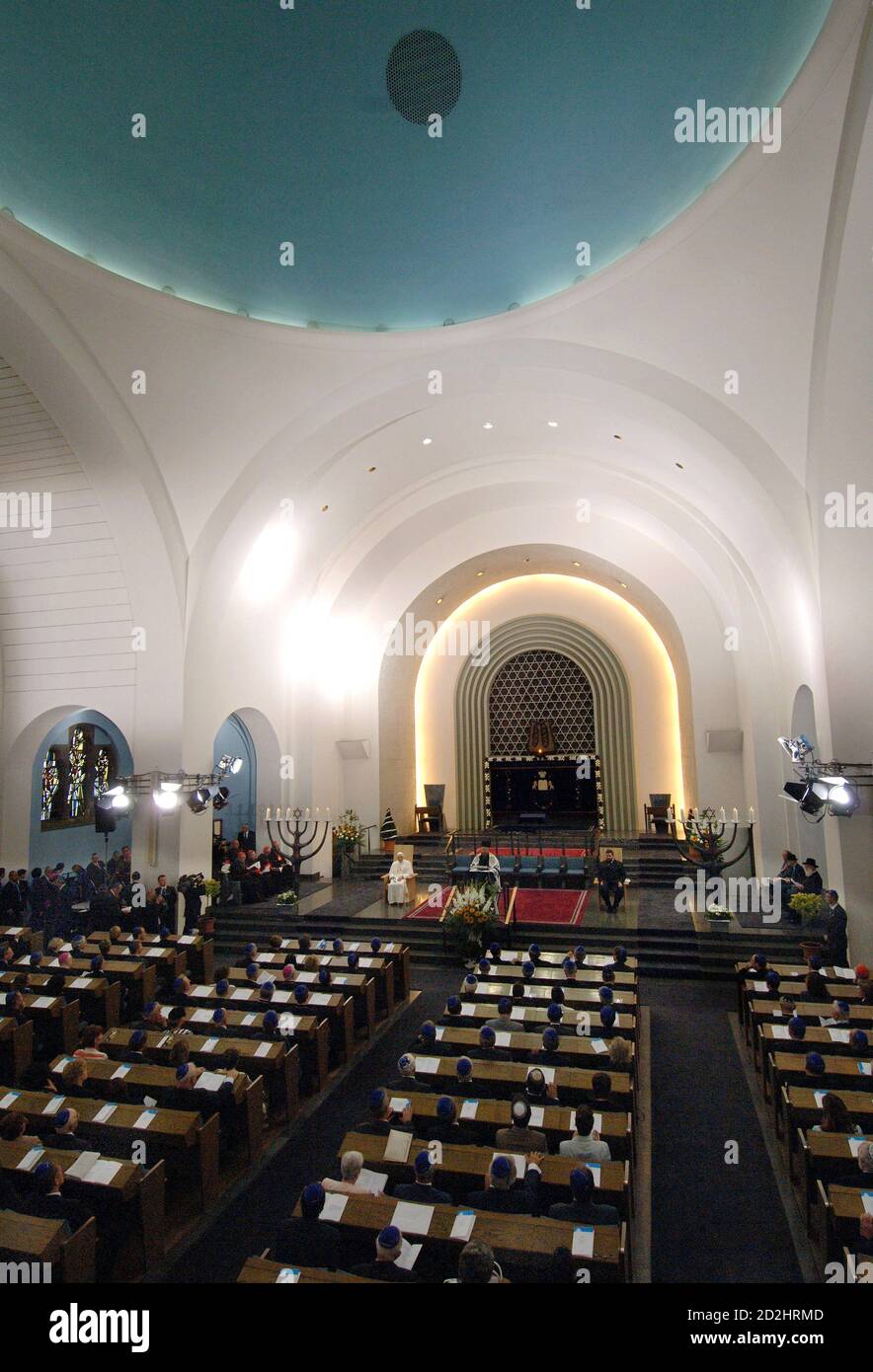 View jewish temple interior hi-res stock photography and images - Alamy
