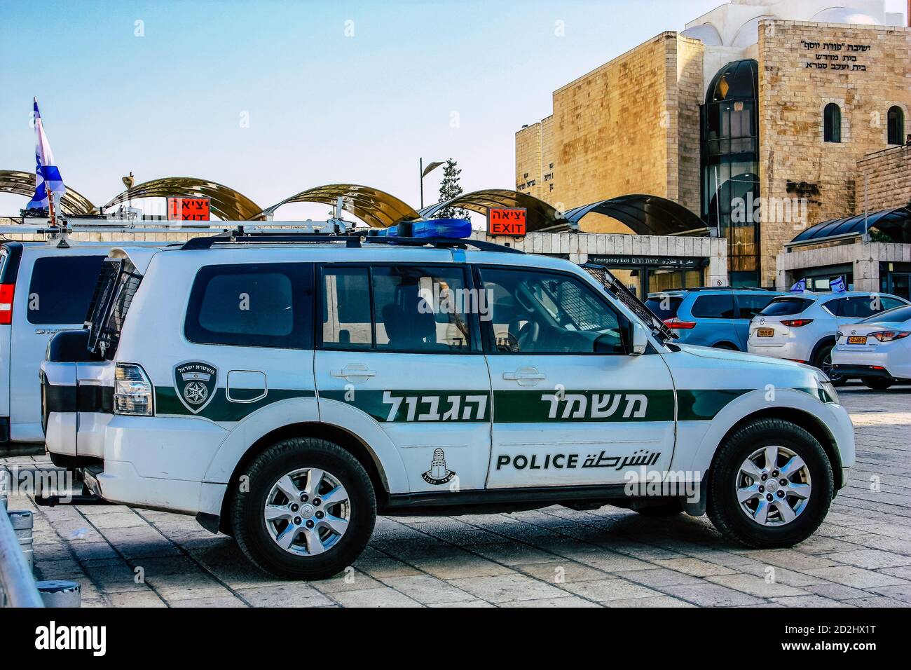 Israeli police car patrolling hi-res stock photography and images - Alamy