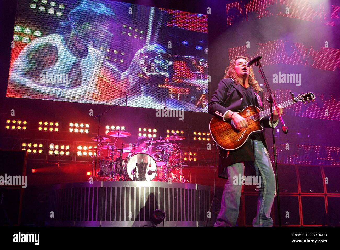 Mana in concert hi-res stock photography and images - Alamy