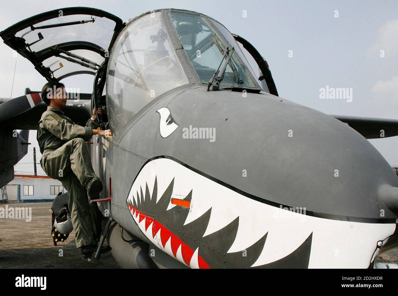 Female military pilots hi-res stock photography and images - Alamy