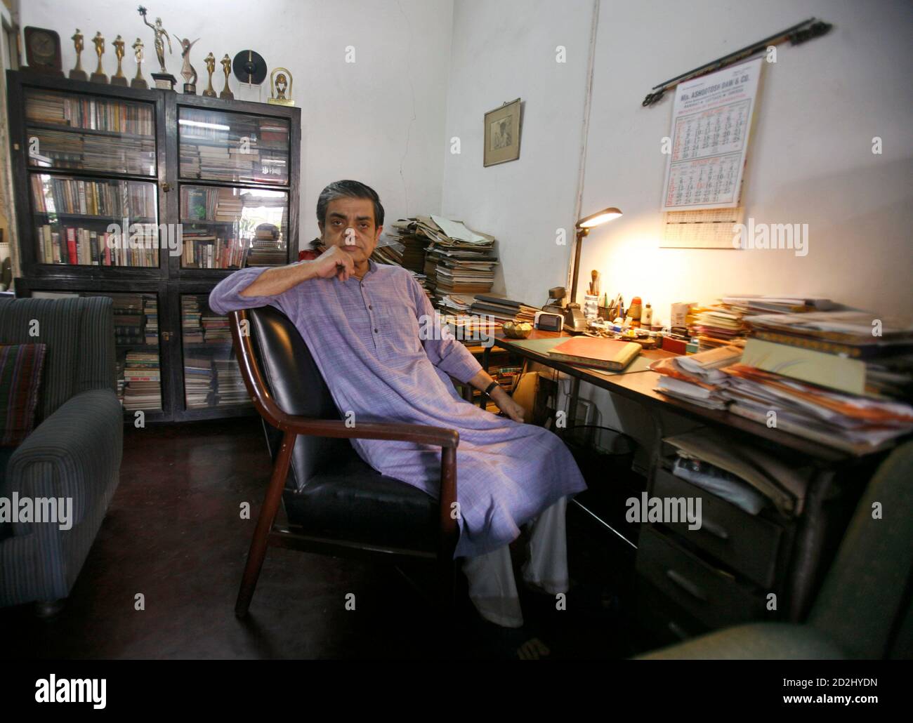 Satyajit ray indian filmmaker hi-res stock photography and images - Alamy