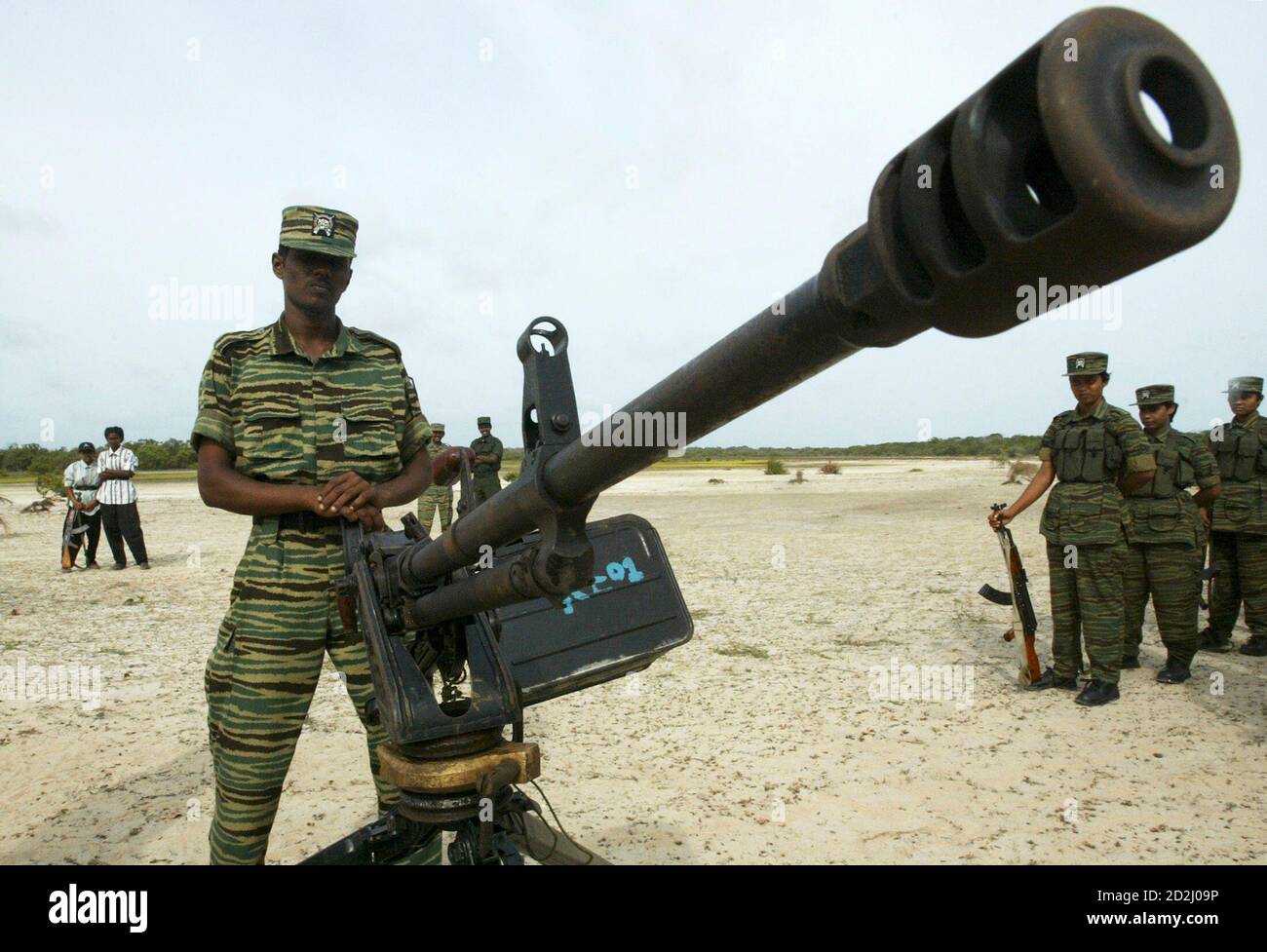 Srilanka machine gun hi-res stock photography and images - Alamy