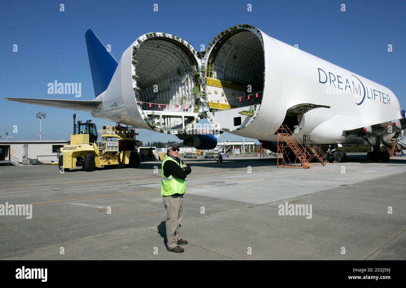 Boeing 787 aircraft assembly hi-res stock photography and images - Alamy