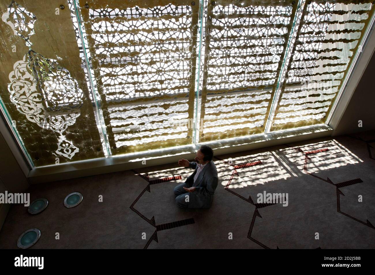 Sakirin mosque hi-res stock photography and images - Alamy