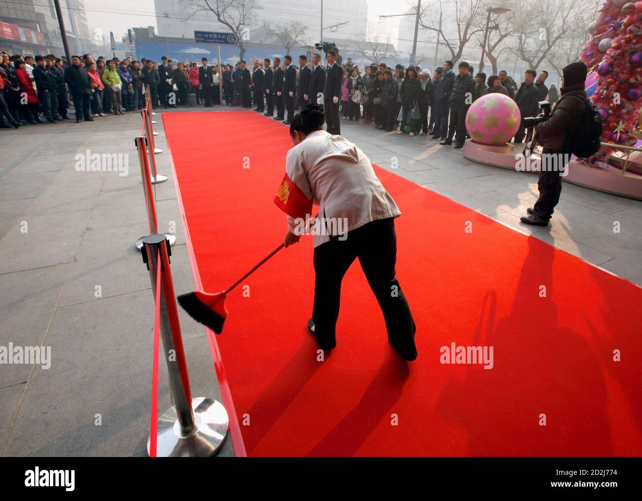 China mall cleaner hi-res stock photography and images - Alamy