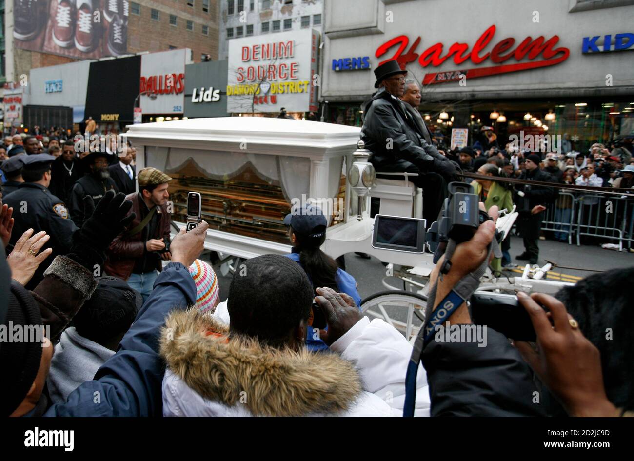 Singer james brown apollo hi-res stock photography and images - Alamy