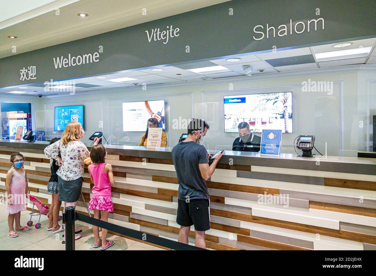 Family at a hotel reservation desk hi-res stock photography and images ...