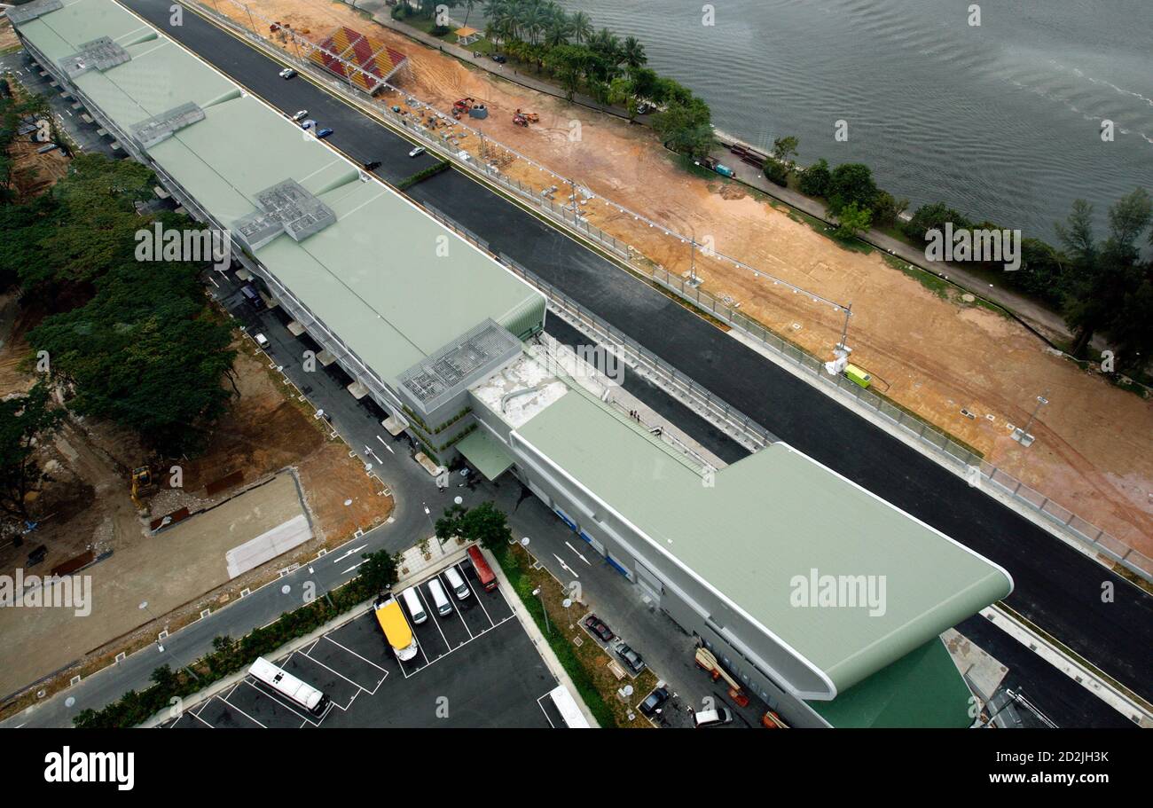 F1 pit car above hi-res stock photography and images - Alamy