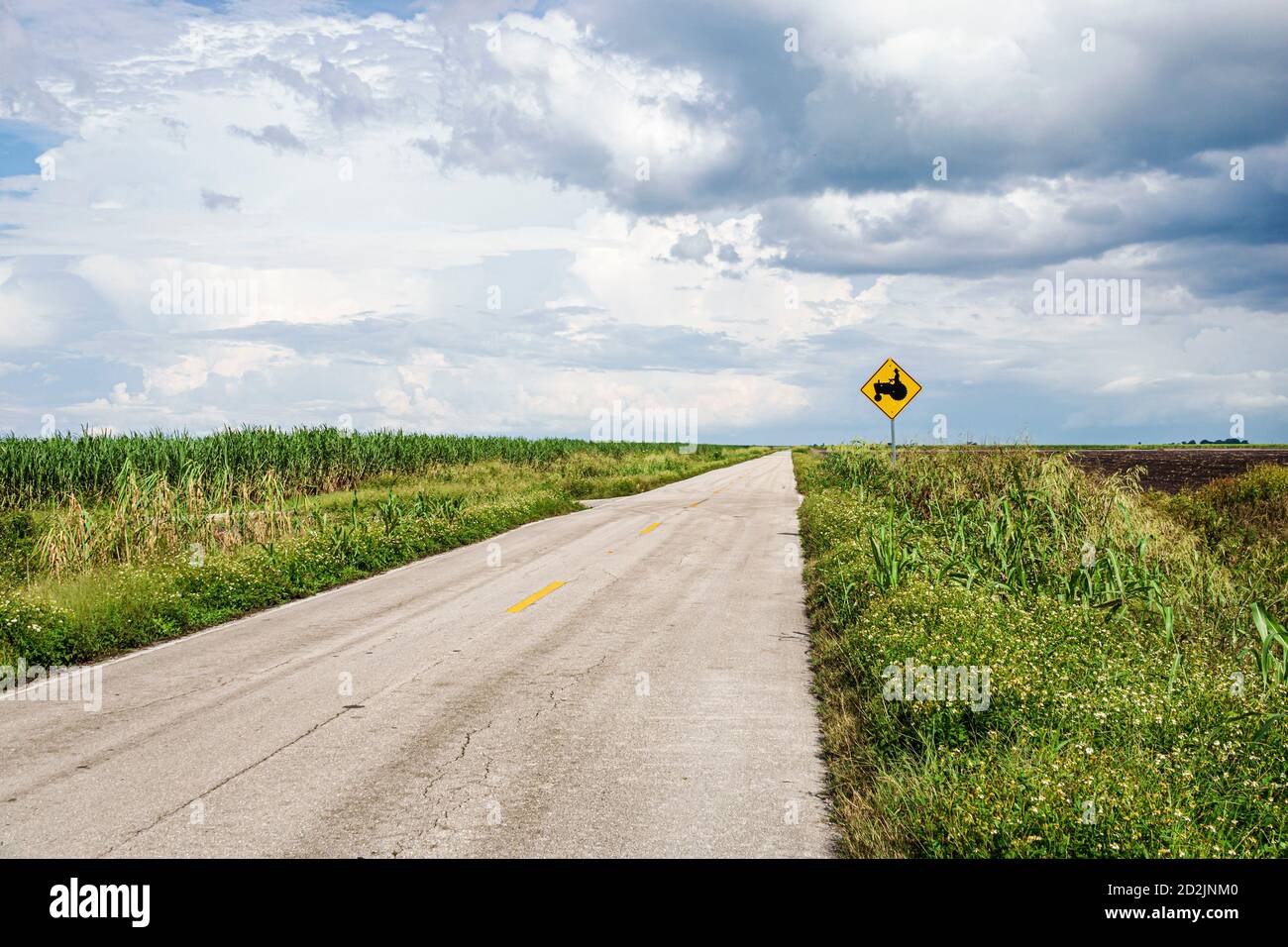 Tractor crossing sign hi-res stock photography and images - Alamy