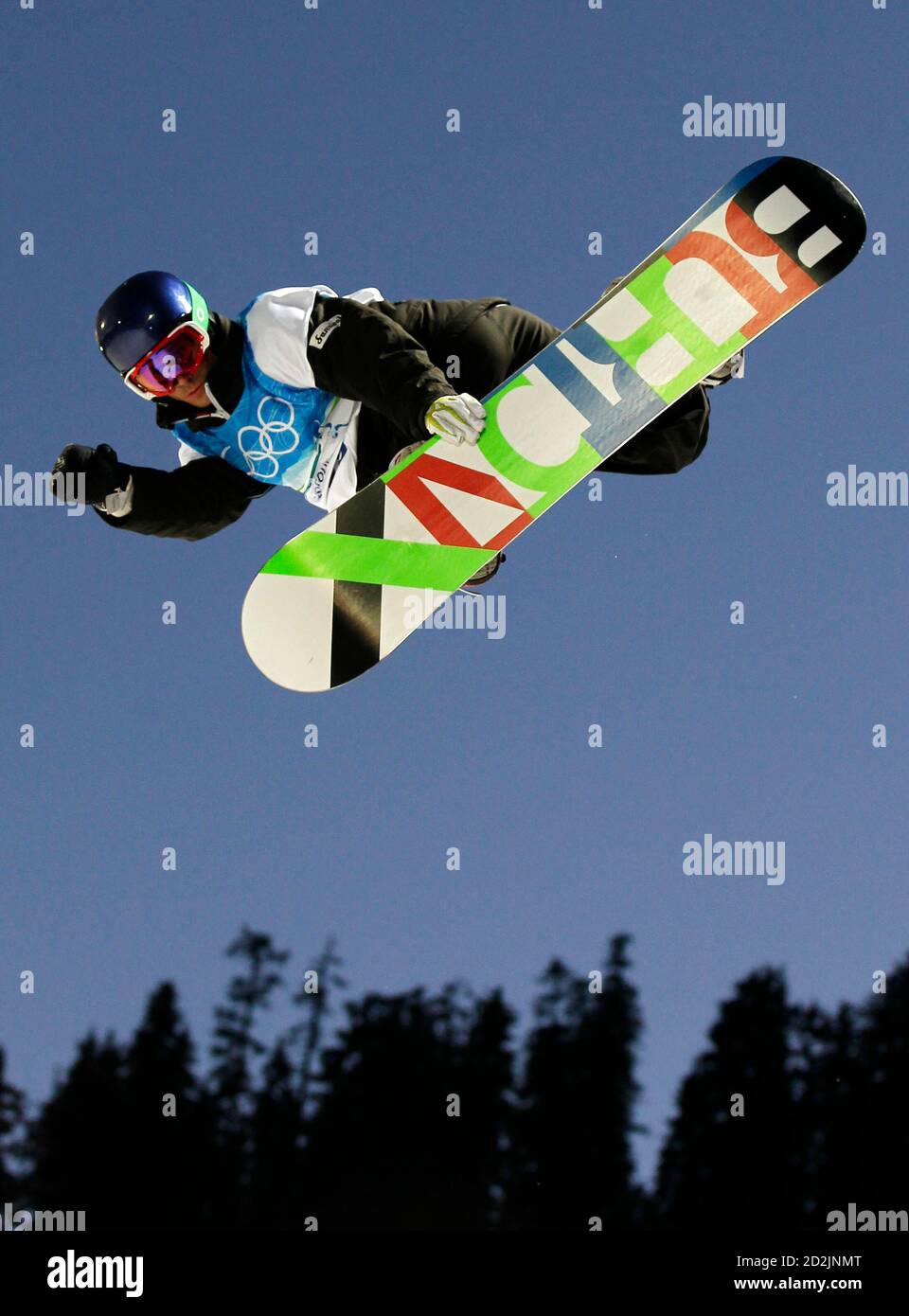 Snowboarder halfpipe olympics hi-res stock photography and images - Alamy
