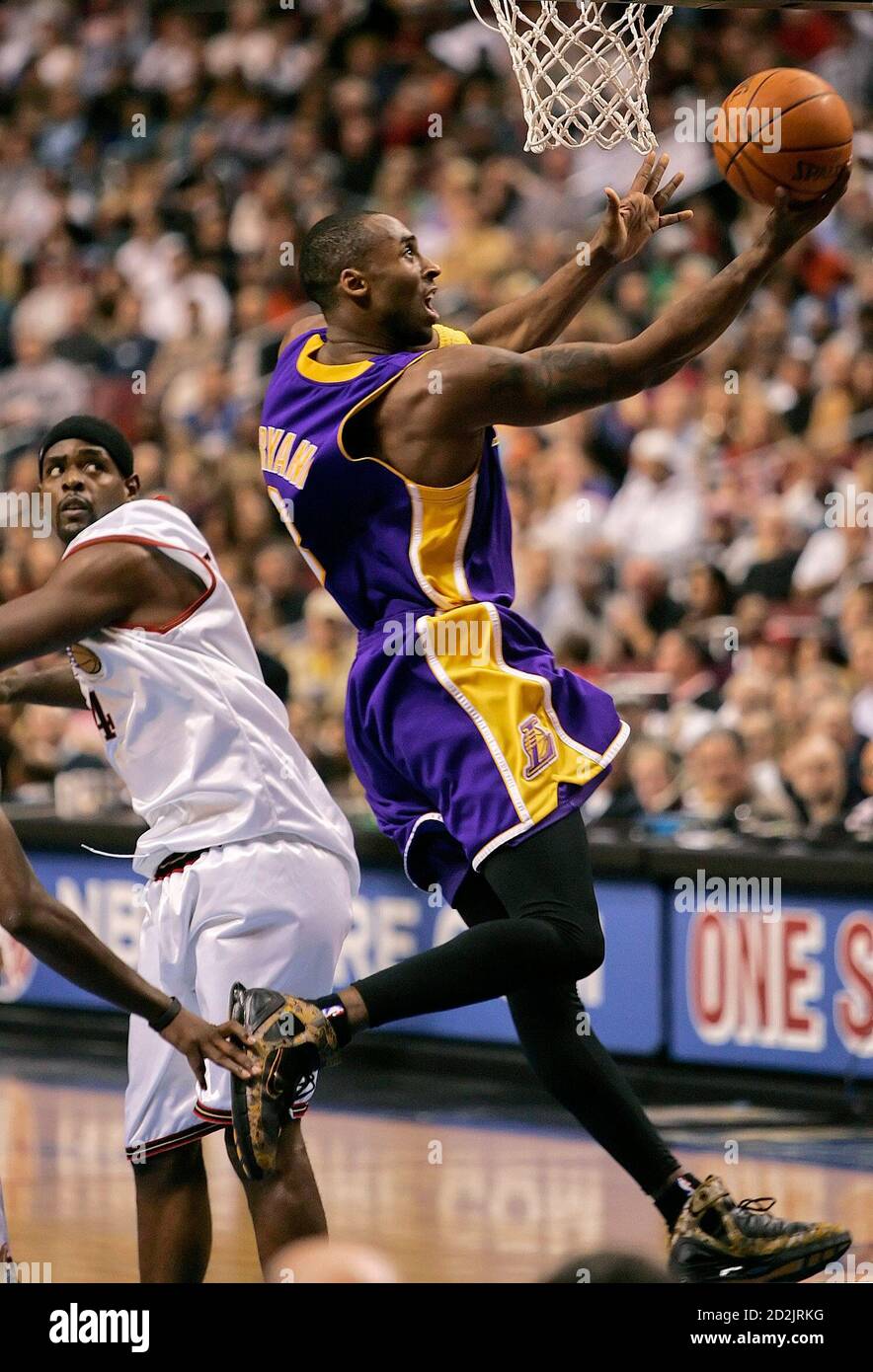 Kobe bryant lakers 2005 hi-res stock photography and images - Alamy