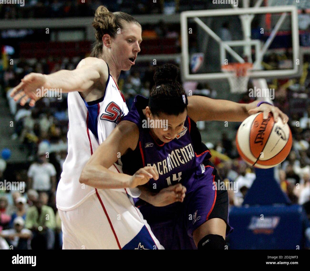 First game of basketball hi-res stock photography and images - Alamy