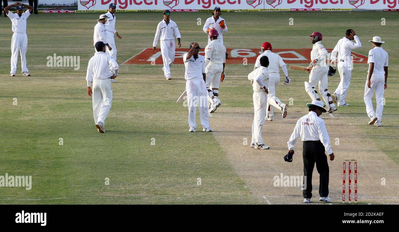 Cricket umpire signal hi-res stock photography and images - Alamy