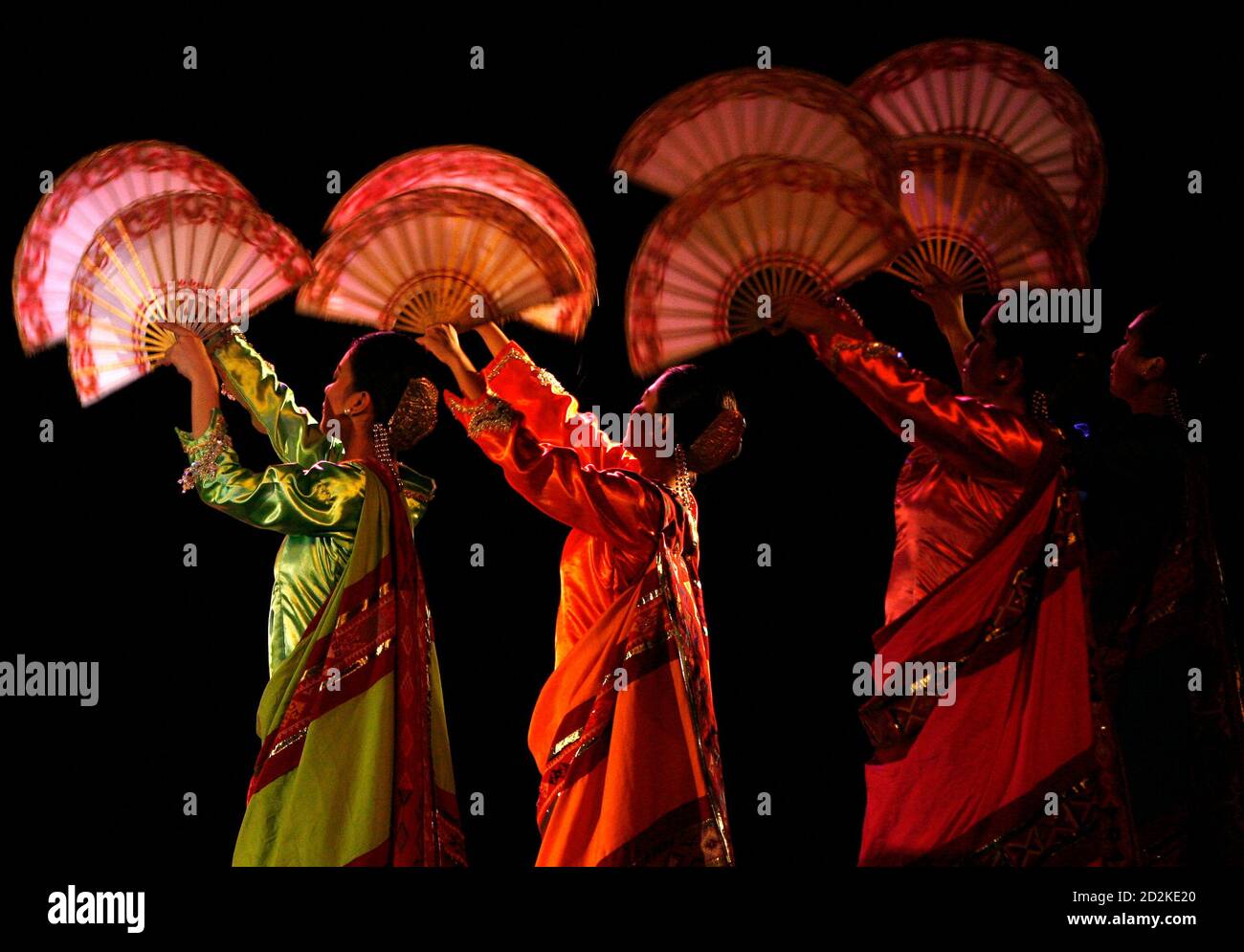 Bayanihan dance hi-res stock photography and images - Alamy