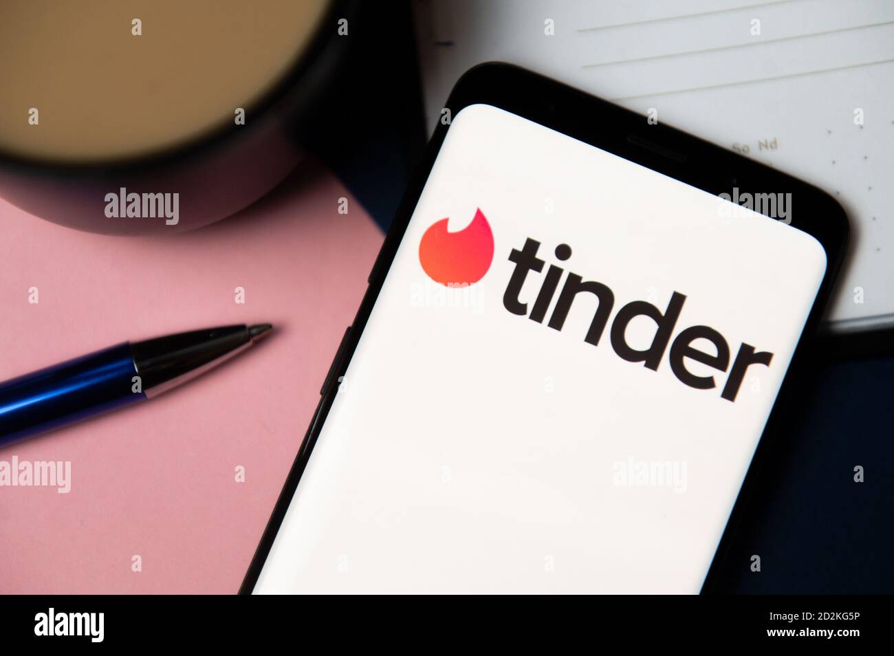 Tinder logo hi-res stock photography and images - Alamy