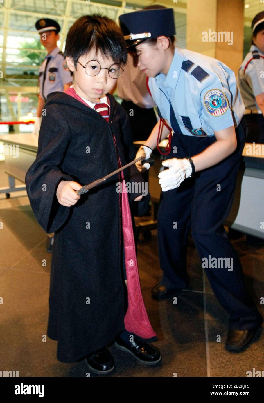 Harry potter costume boy hi-res stock photography and images - Alamy