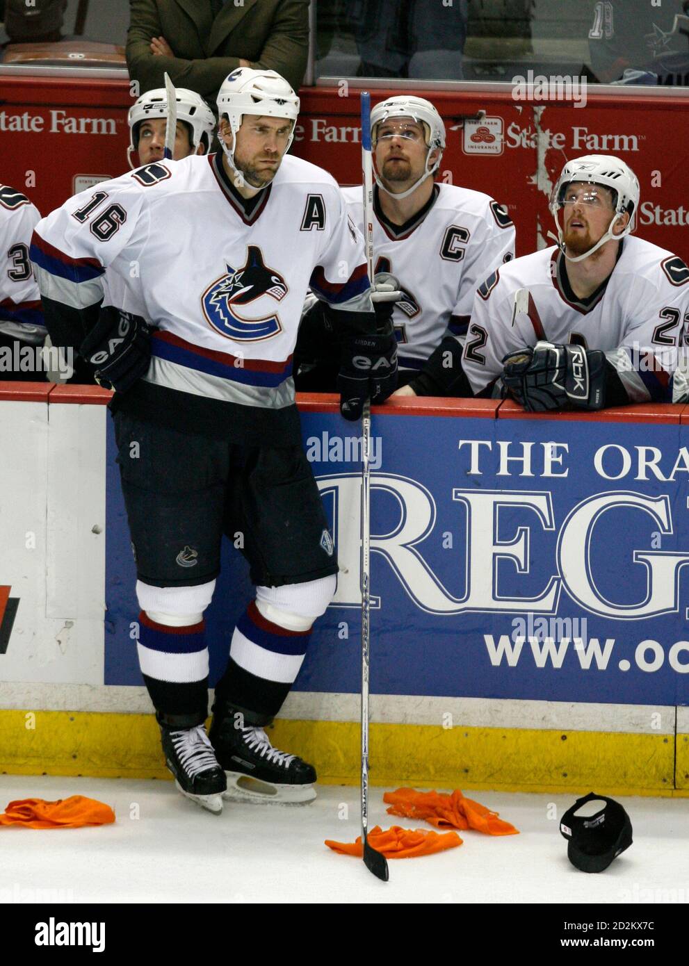 Ice hockey vancouver hi-res stock photography and images - Alamy