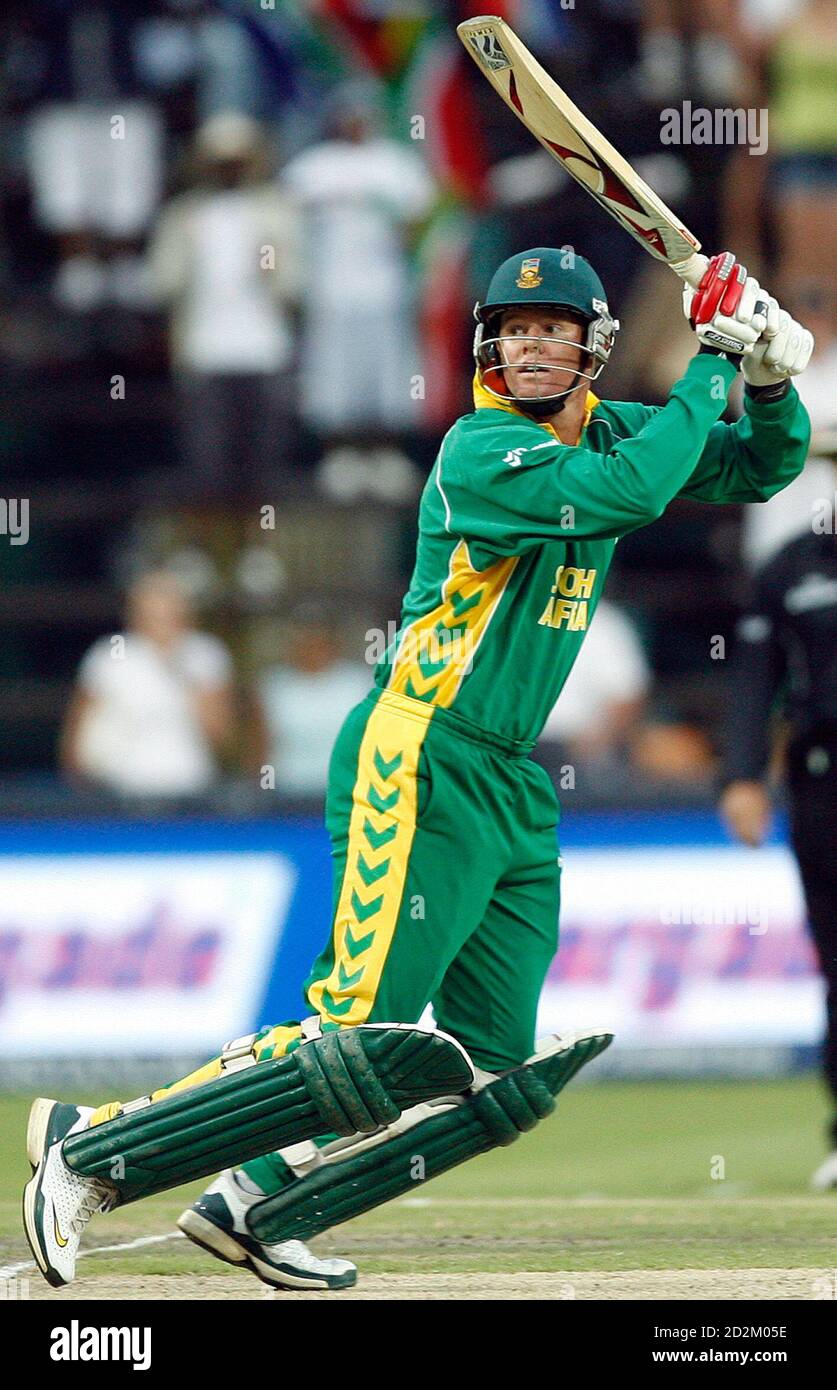 South africas shaun pollock makes hi-res stock photography and images ...