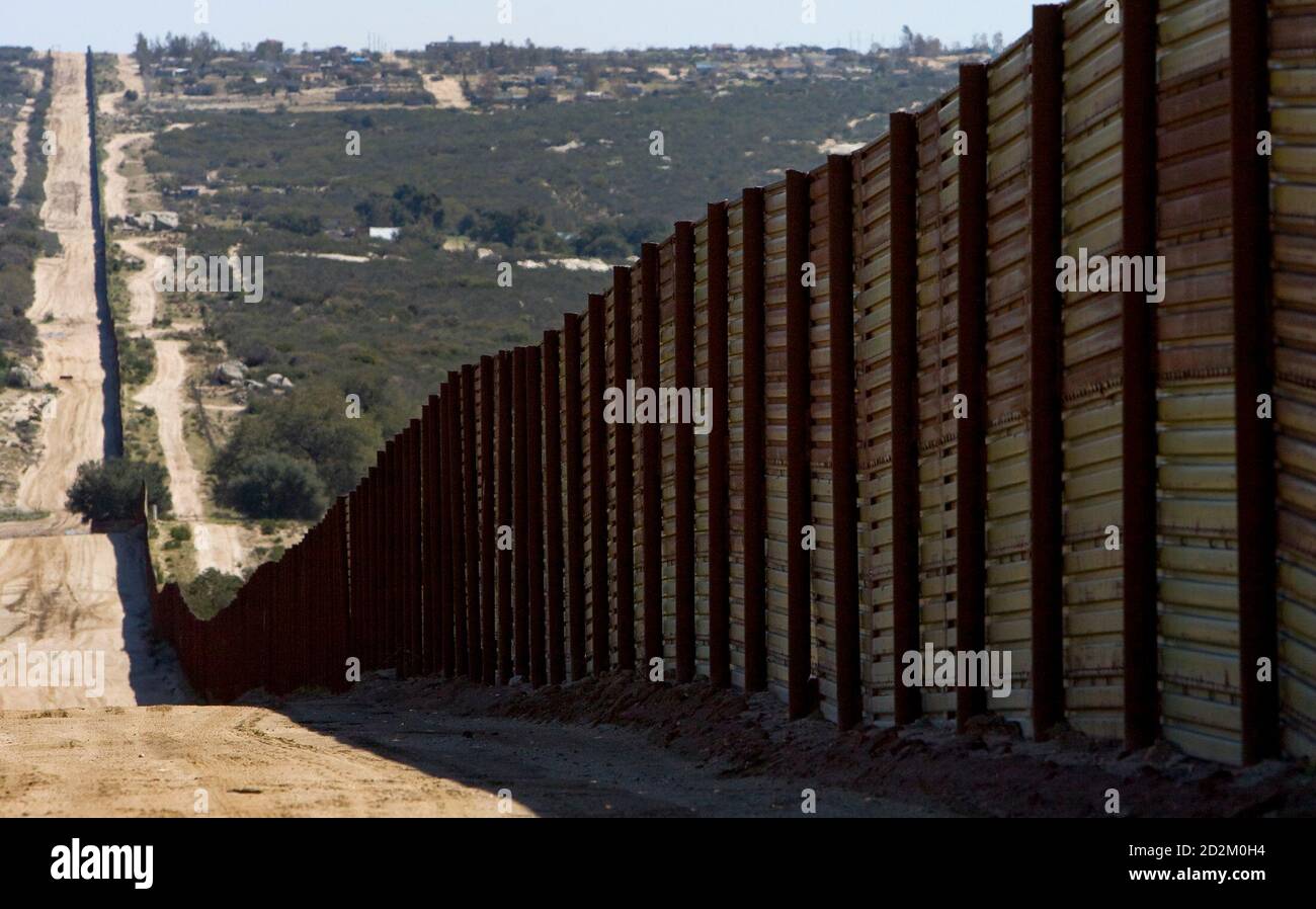 Us mexico border fence campo hi-res stock photography and images - Alamy