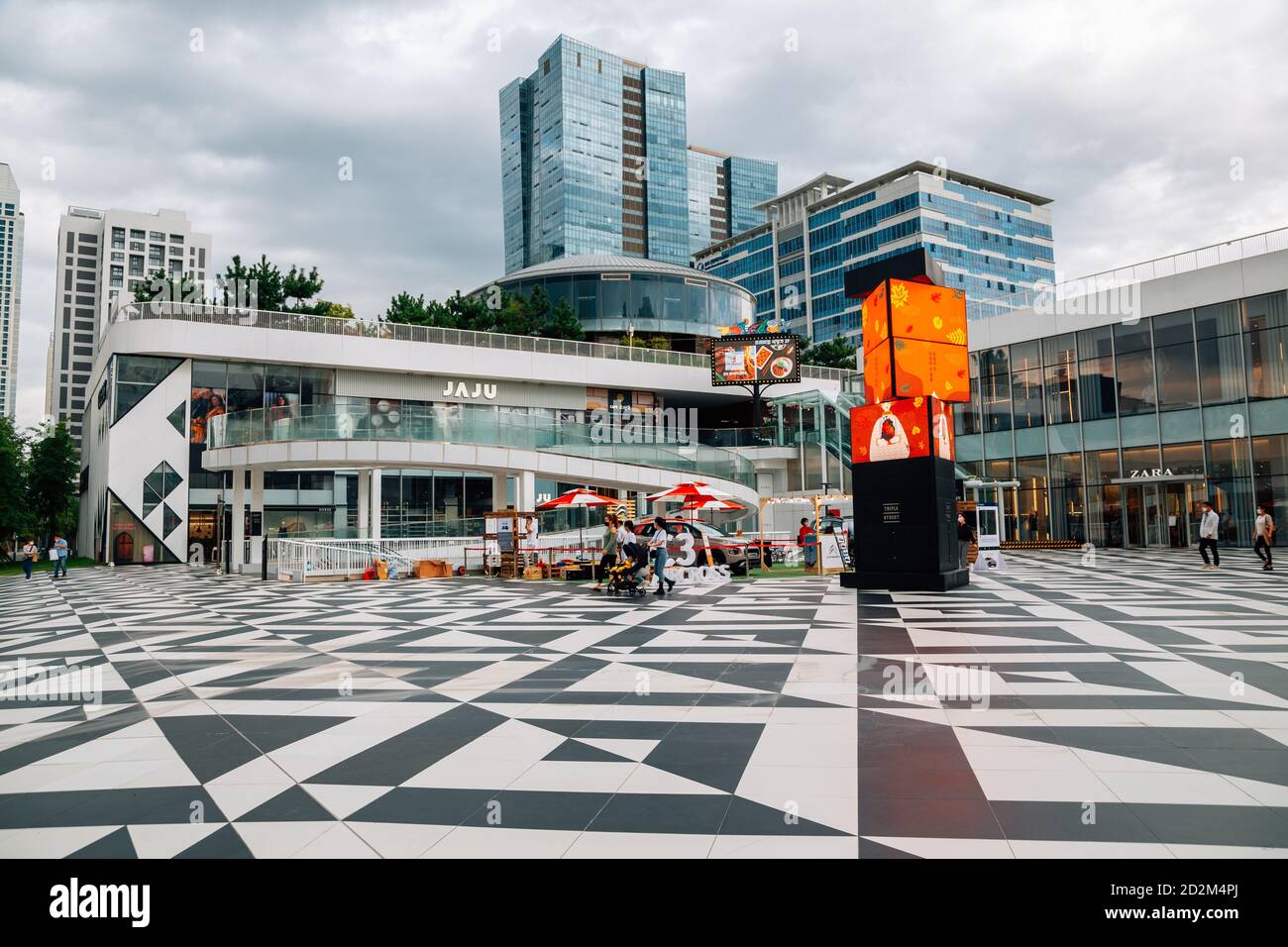 Incheon, Korea - September 25, 2020 : Songdo Triple Street shopping ...
