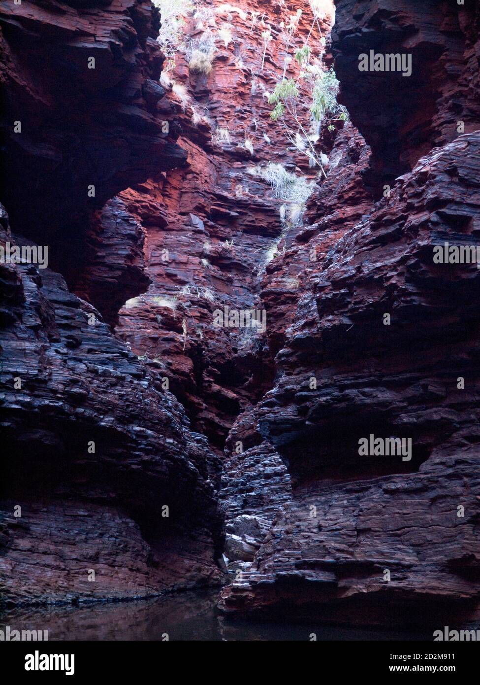 Cliffs towering above Handrail Pool, Weano Gorge, Karijini National ...