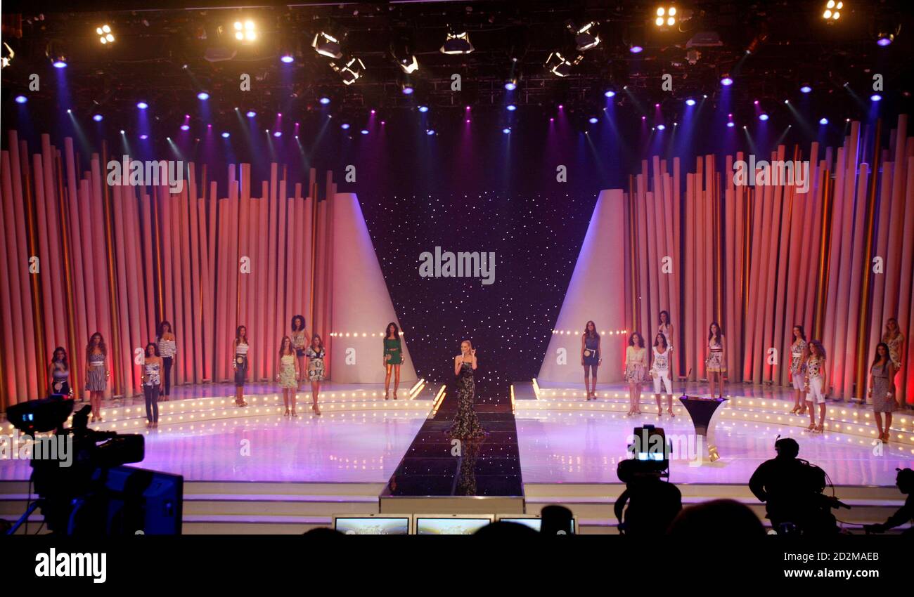 Beauty pageant contestants hi-res stock photography and images - Alamy