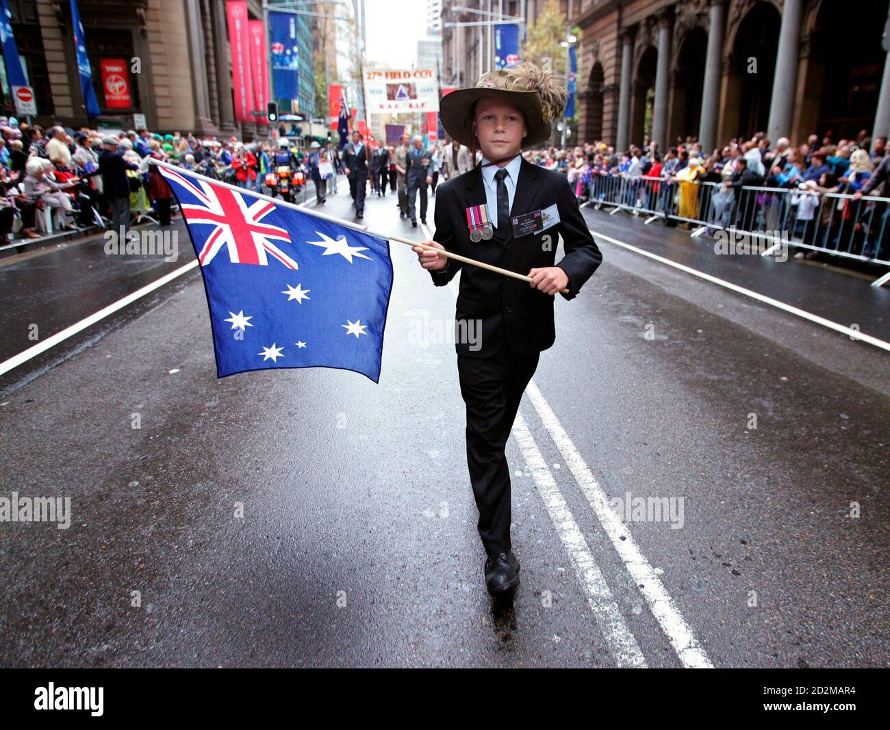 Australian war veterans marching hi-res stock photography and images ...