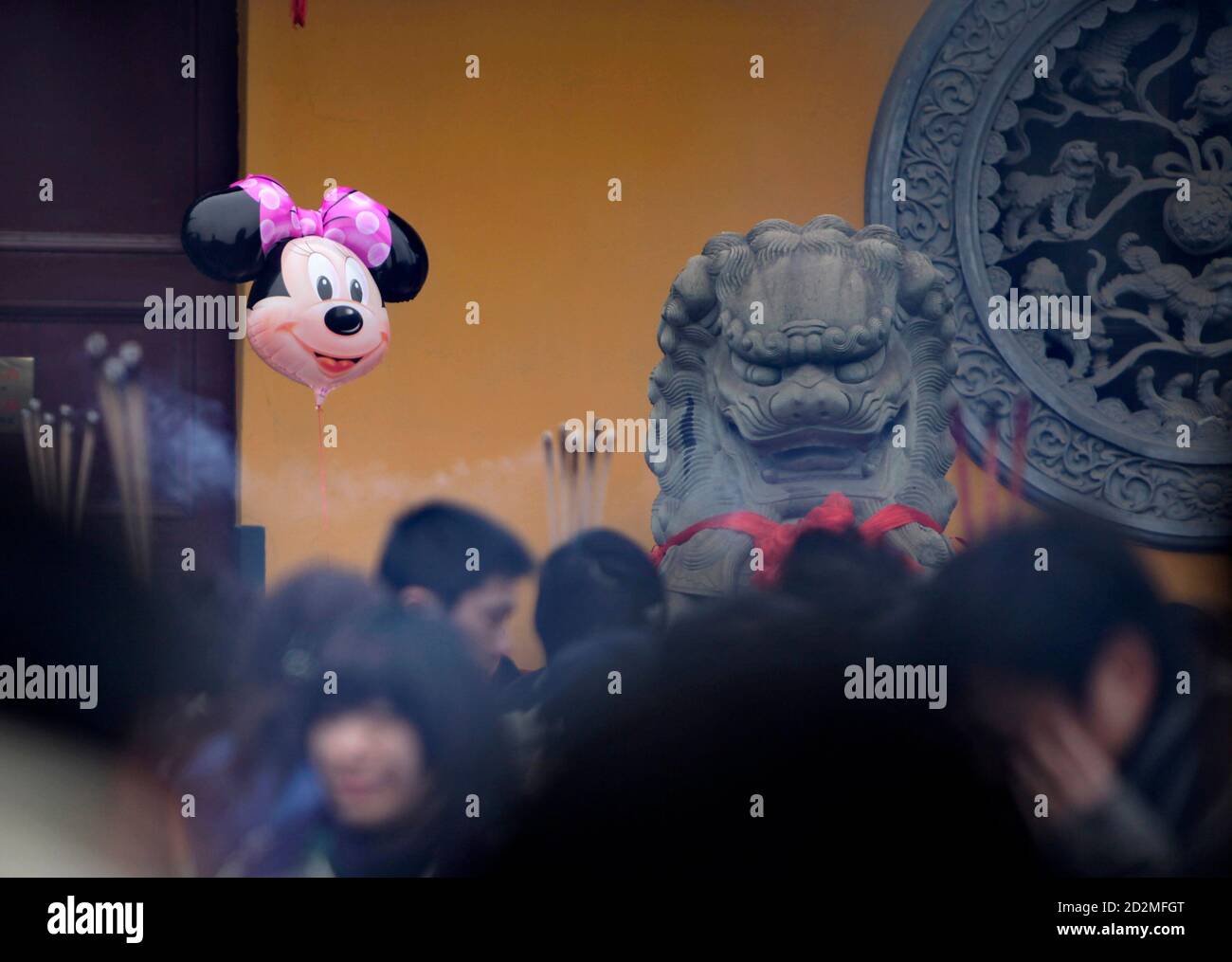 Minnie mouse pictures hi-res stock photography and images - Alamy