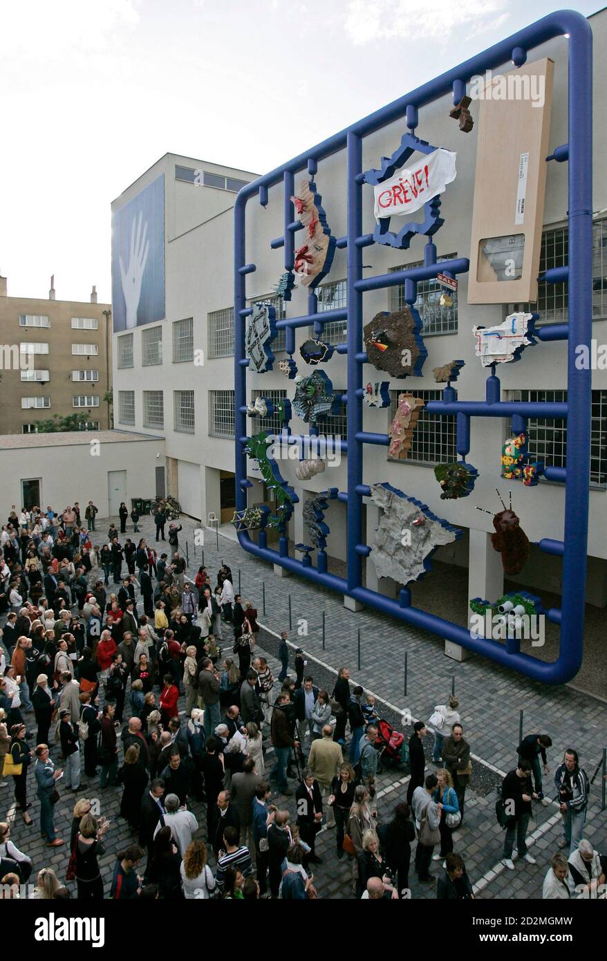 David cerný entropa hi-res stock photography and images - Alamy