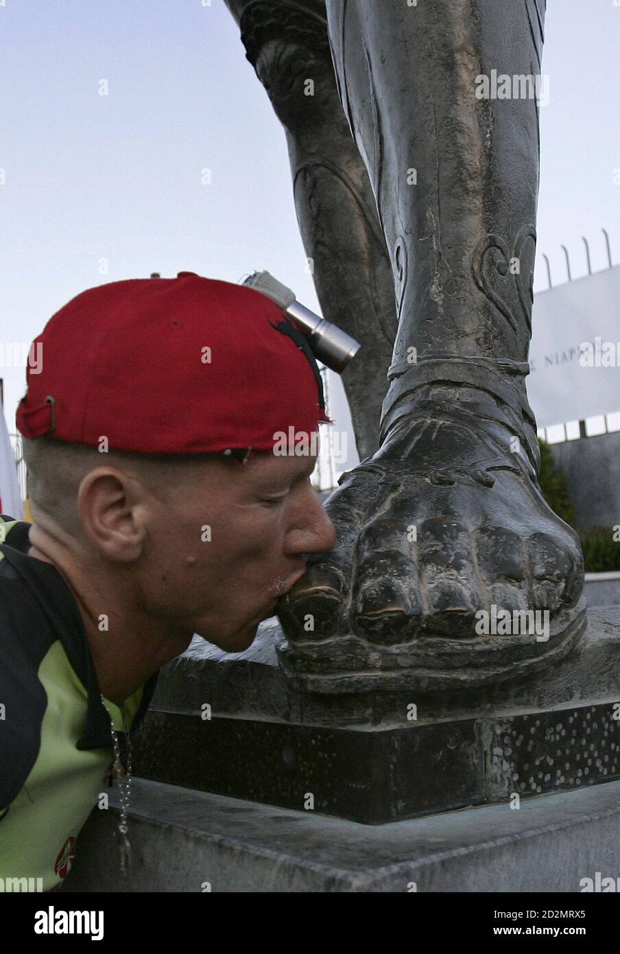 Statue of pheidippides marathon hi-res stock photography and images - Alamy