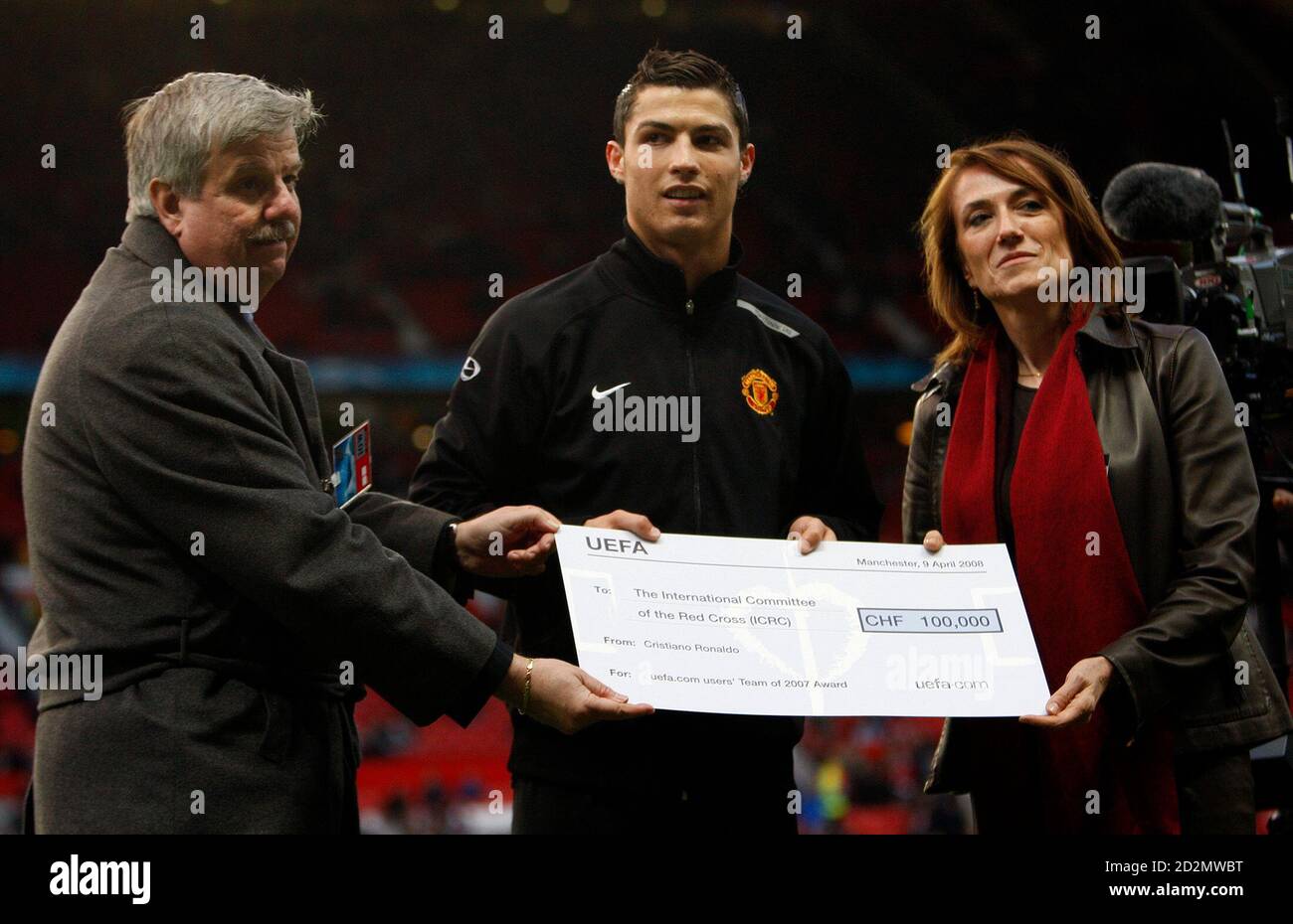 000 euro cheque hi-res stock photography and images - Alamy