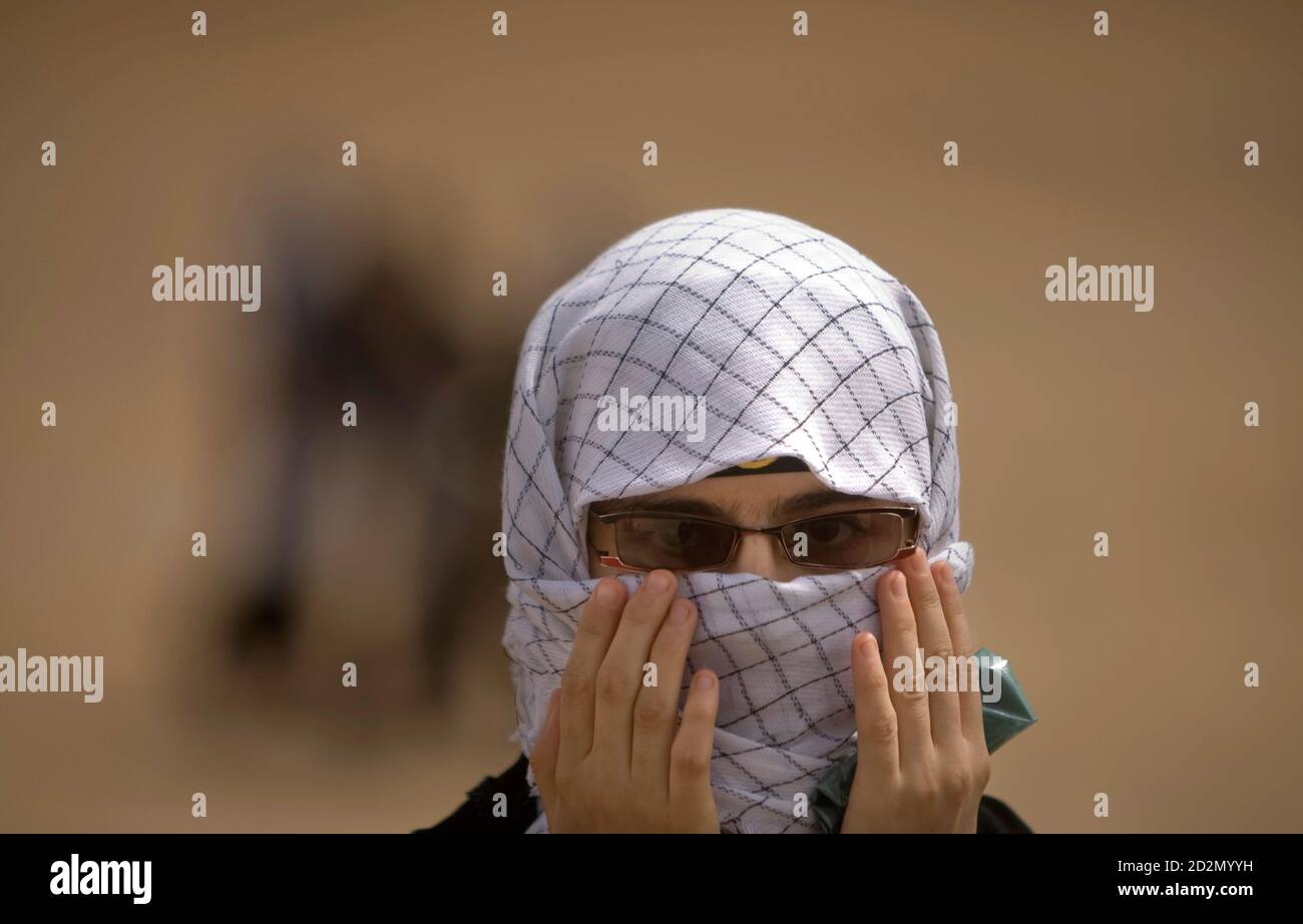 Palestinian scarf keffiyeh hi-res stock photography and images - Alamy