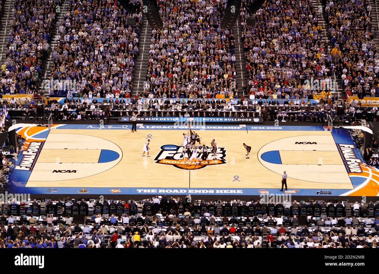 Opening tipoff hi-res stock photography and images - Alamy