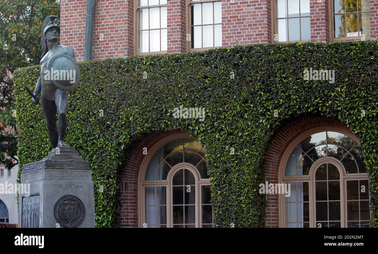 Tommy trojan statue hi-res stock photography and images - Alamy