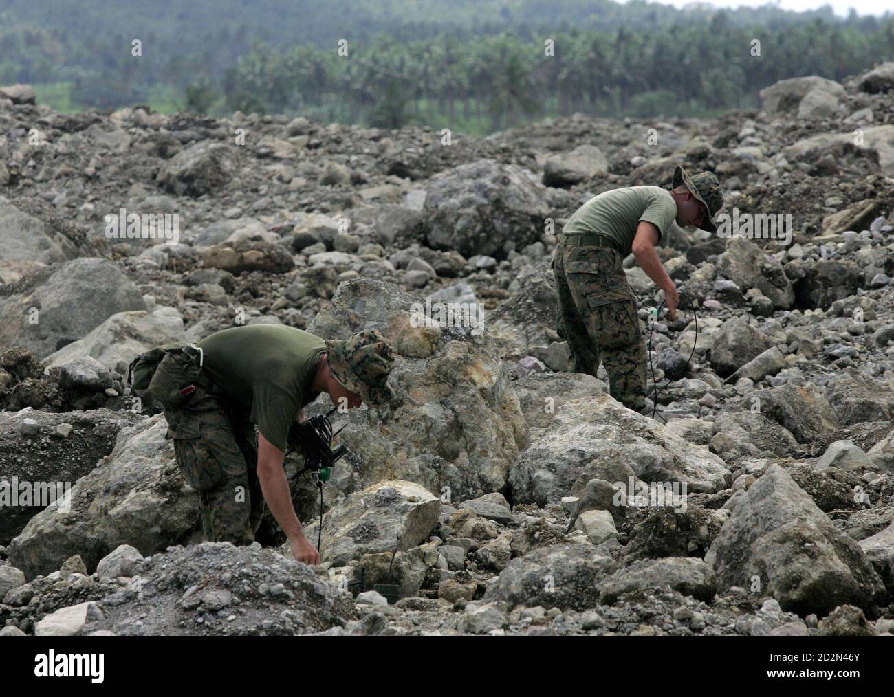 2006 southern leyte mudslide hi-res stock photography and images - Alamy