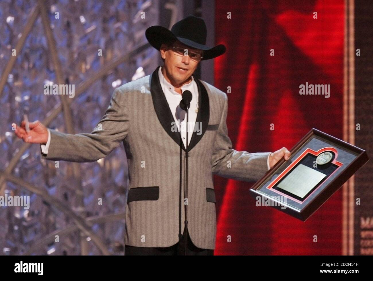 George strait country singer hi-res stock photography and images - Alamy
