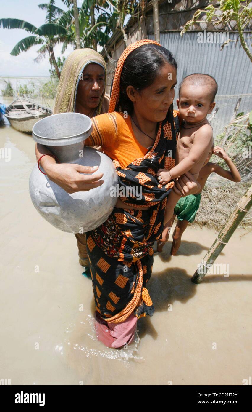 Flood victim women hi-res stock photography and images - Alamy