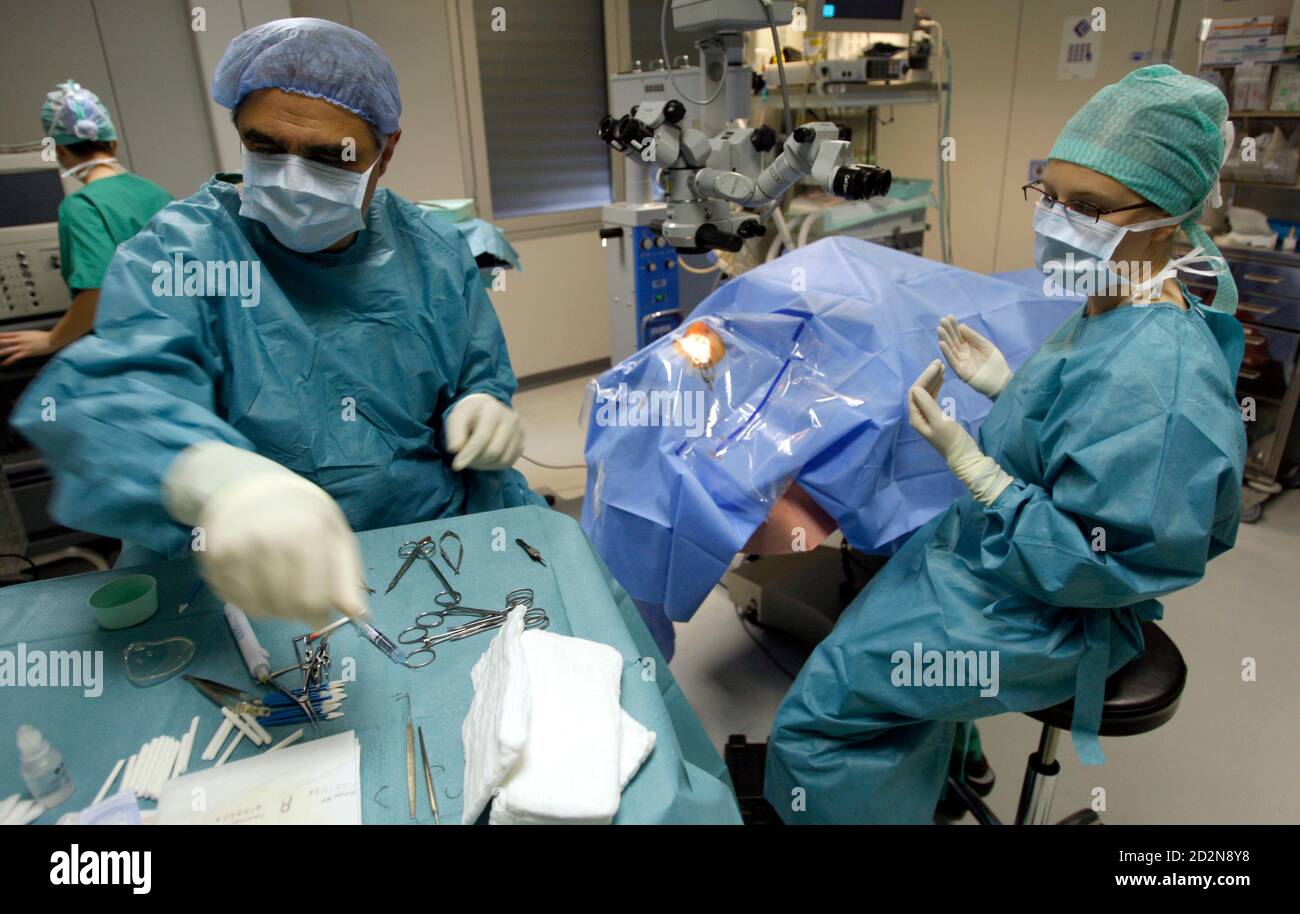 Retinal detachment surgery hi-res stock photography and images - Alamy