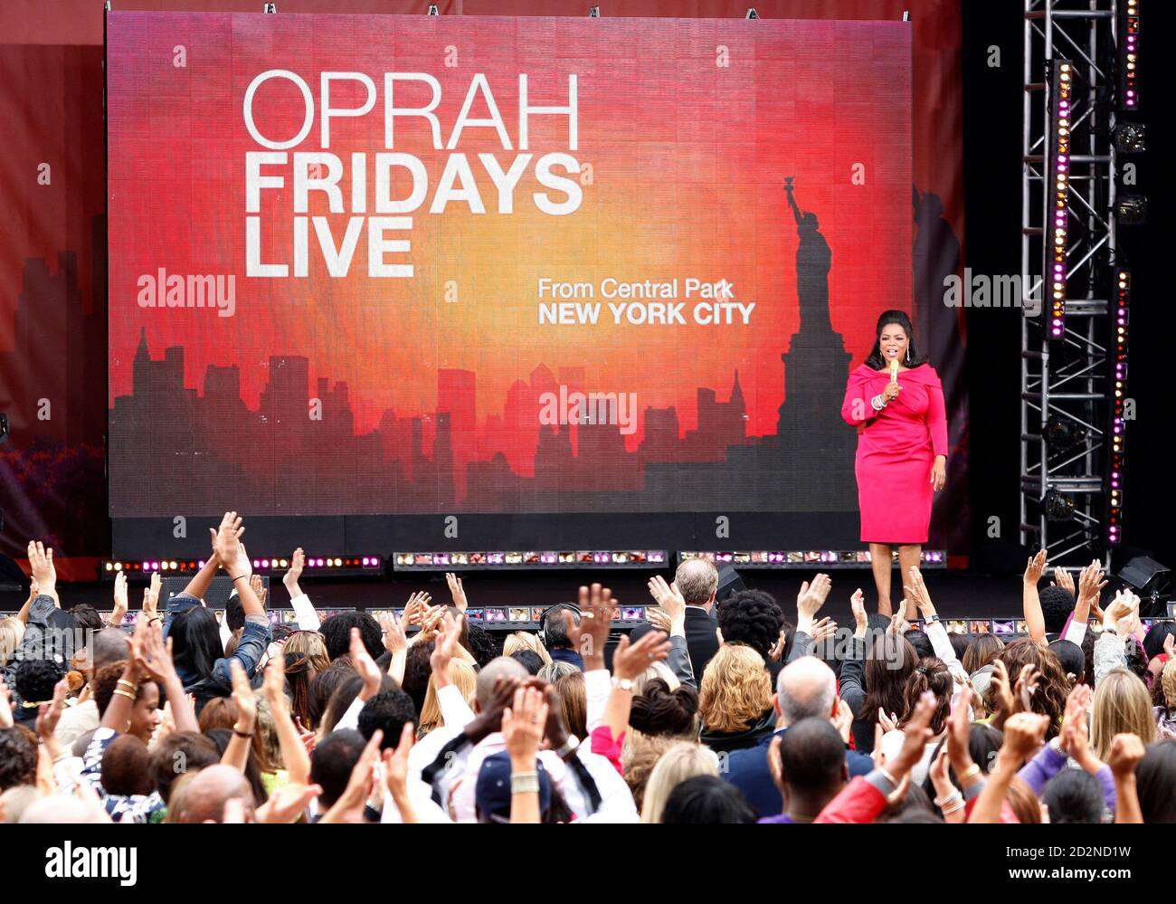 The oprah winfrey show audience hi-res stock photography and images - Alamy