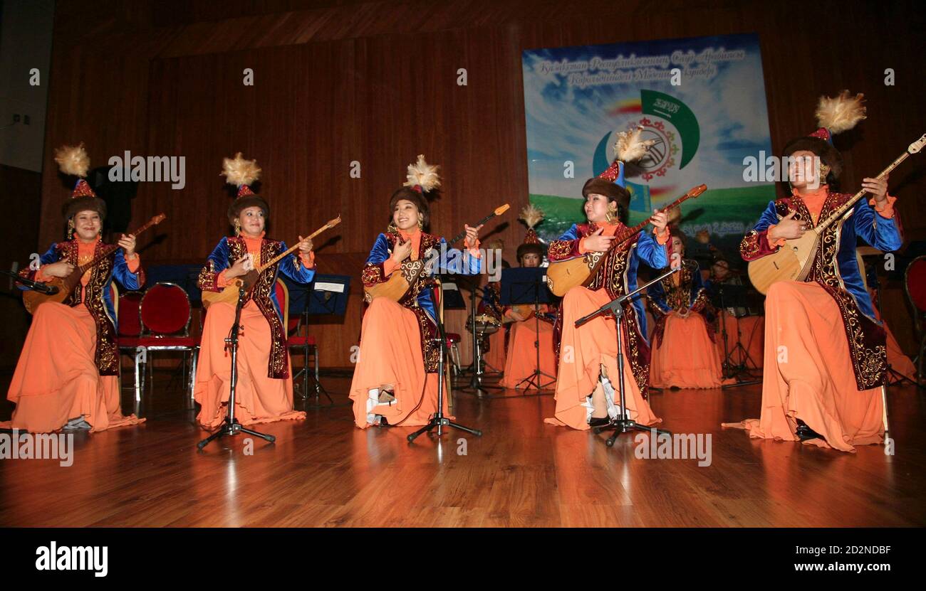 Saudi culture saudi society hi-res stock photography and images - Alamy