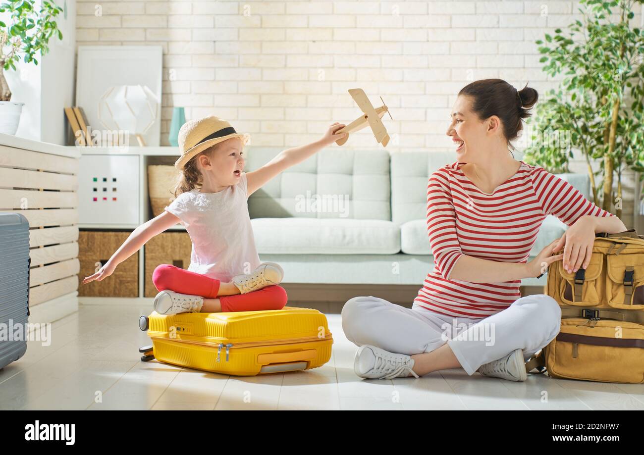 Family packing holiday plane hi-res stock photography and images - Alamy