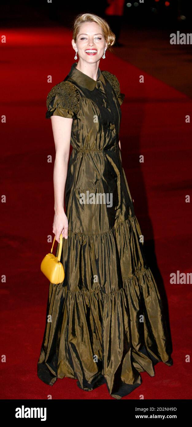 Eragon sienna guillory 2006 hi-res stock photography and images - Alamy