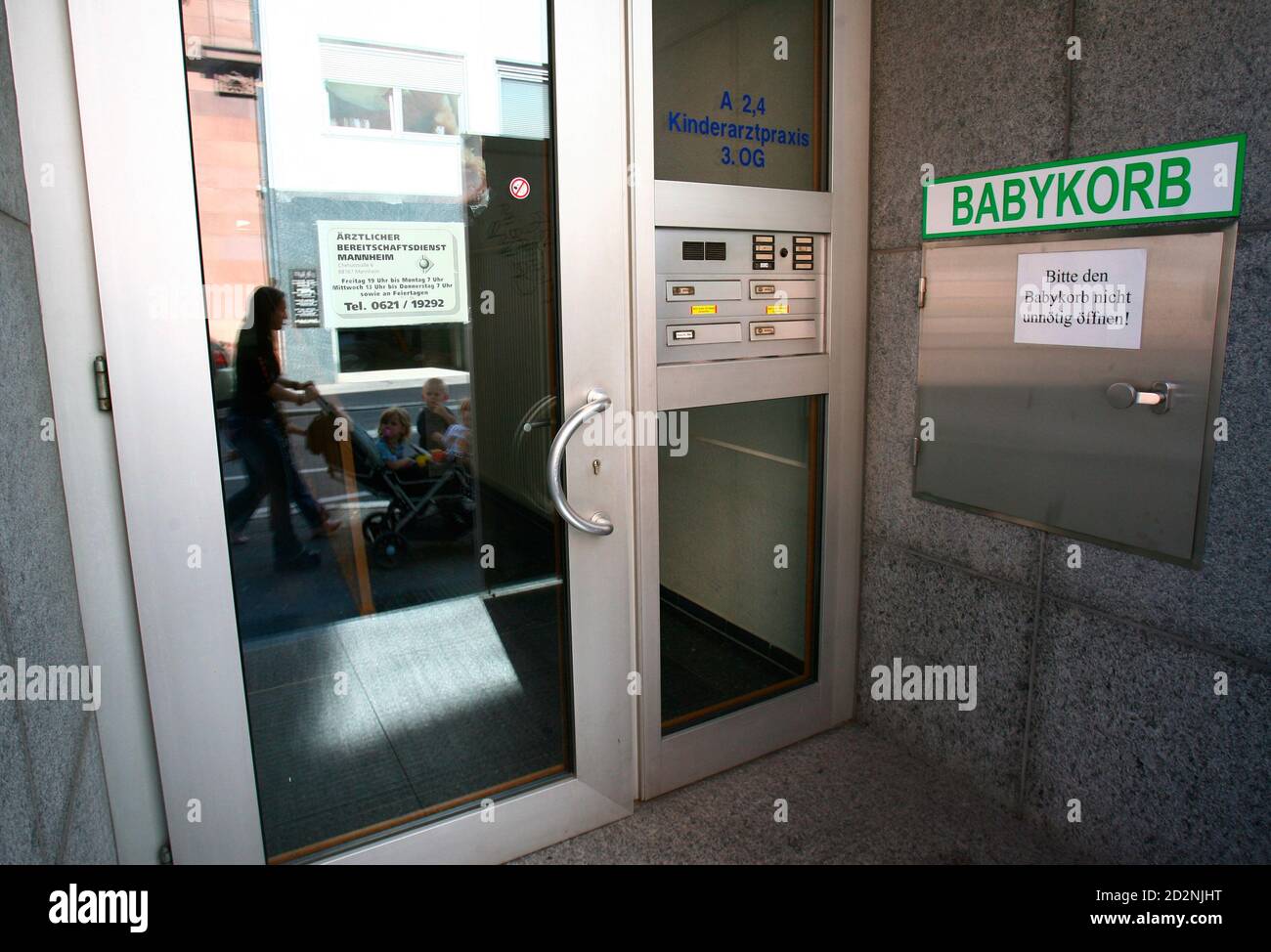 Babyklappe hospital hi-res stock photography and images - Alamy