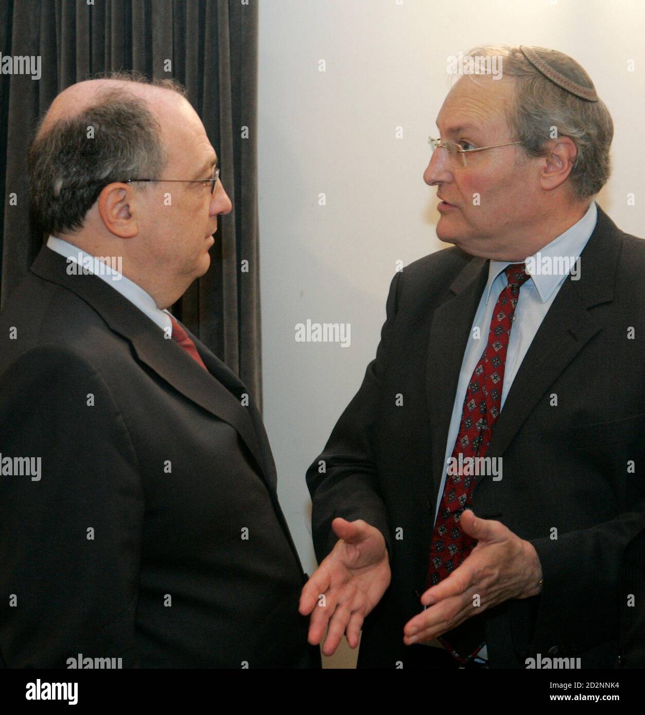 Deporting jews hi-res stock photography and images - Alamy