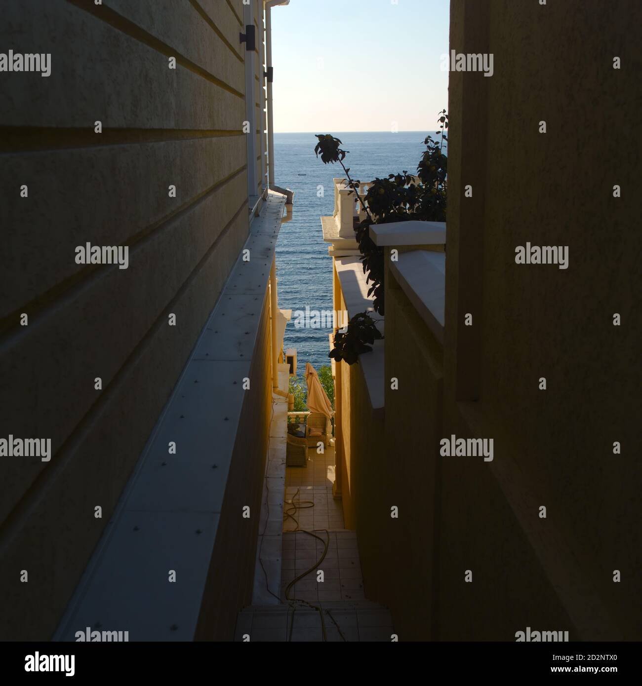 Betweentwo hi-res stock photography and images - Alamy