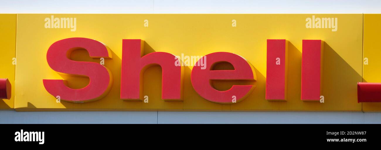 Shell plc logo hi-res stock photography and images - Alamy
