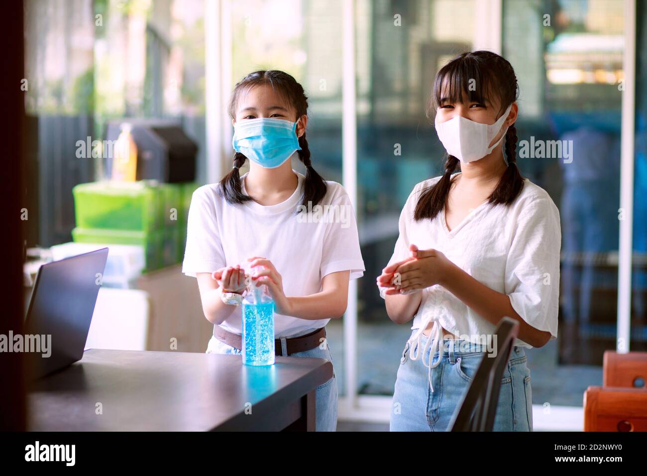 Teen face washing hi-res stock photography and images - Alamy