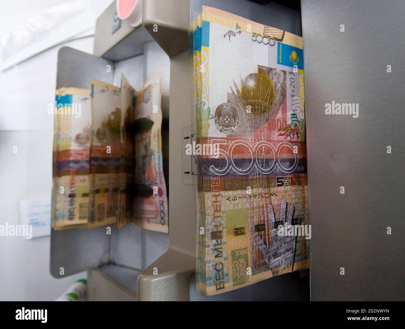 Exchange currency dollar cashier hi-res stock photography and images ...